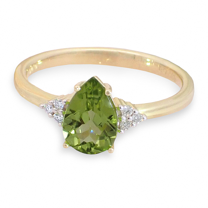 Diamantring i gult gull 14 kt med 0,05 ct W-Si & peridot | Ole Aas